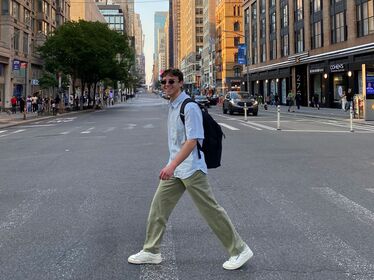 Students pitch their business plan at Carré during final UvA EB Challenge